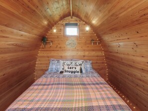 1 quarto, com decoração personalizada, com mobília individualizada