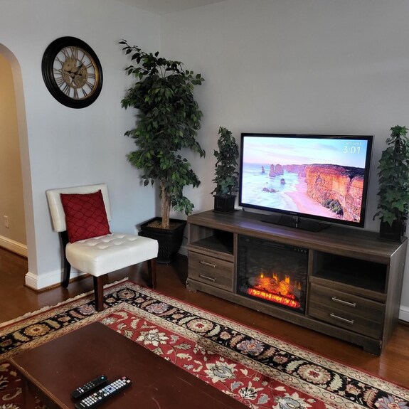 Entire Home In Great Delray Alexandria, 2 Bed, Den, Big Backyard, Near Old Town - Alexandria, VA