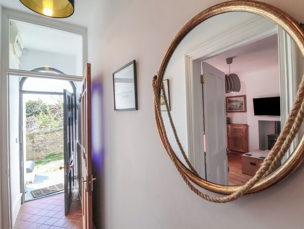 12 Alpha Place - Appledore