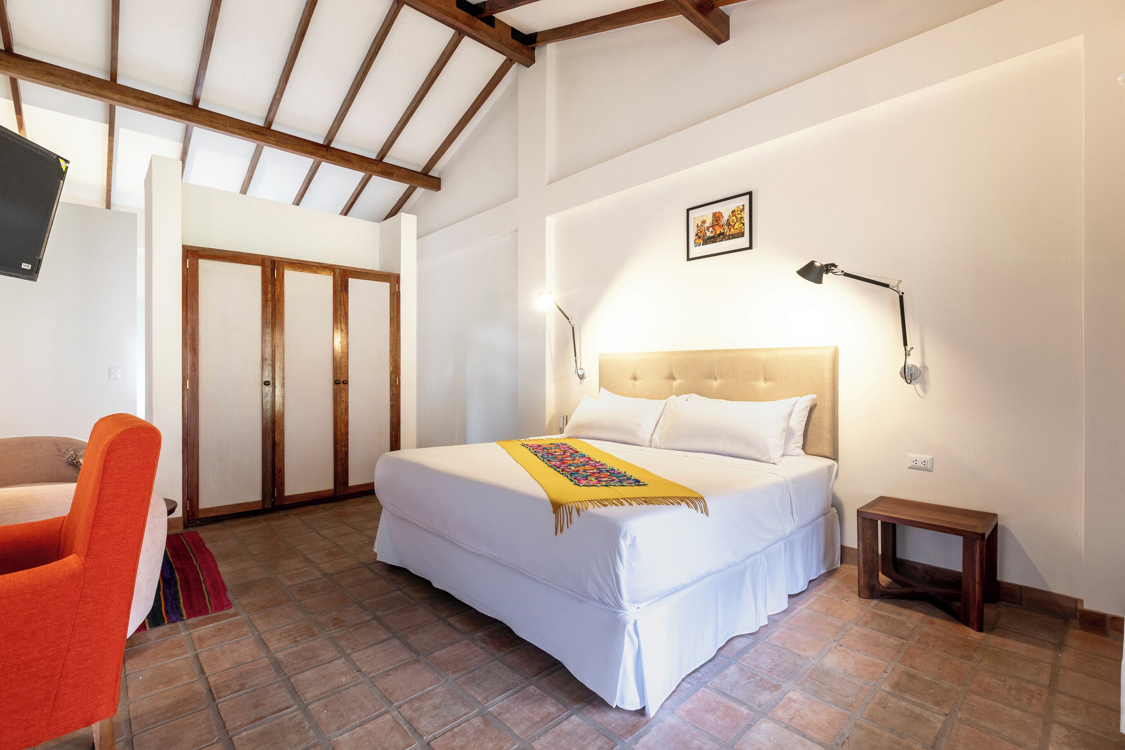 Quarto casal luxo, 1 cama Queen, vista para o jardim | Cofres nos quartos, cortinas blackout, ferros/tábuas de passar roupa