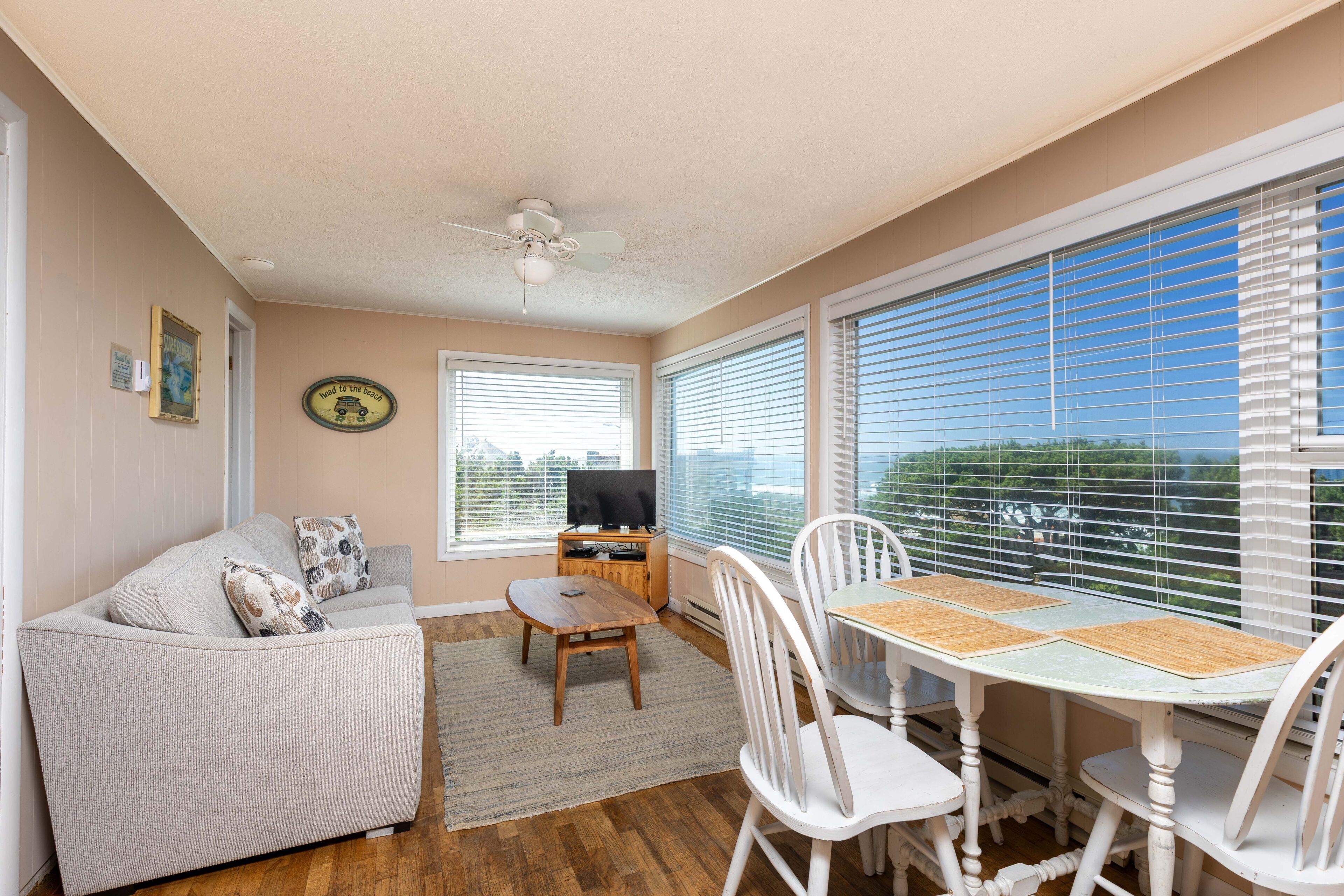 Ocean Haven * Pup Perfect Beach Condo - Oregon