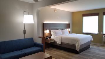 Quarto solteiro luxo, para não fumantes | Escrivaninha, espaço de trabalho para notebook, cortinas blackout