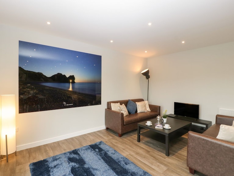 Dirdale, Pet Friendly, With A Garden In Weymouth - Weymouth