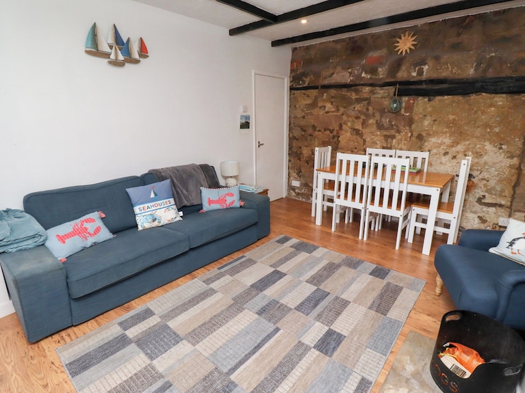 Seascape Cottage, Pet Friendly, With A Garden In Seahouses - Bamburgh