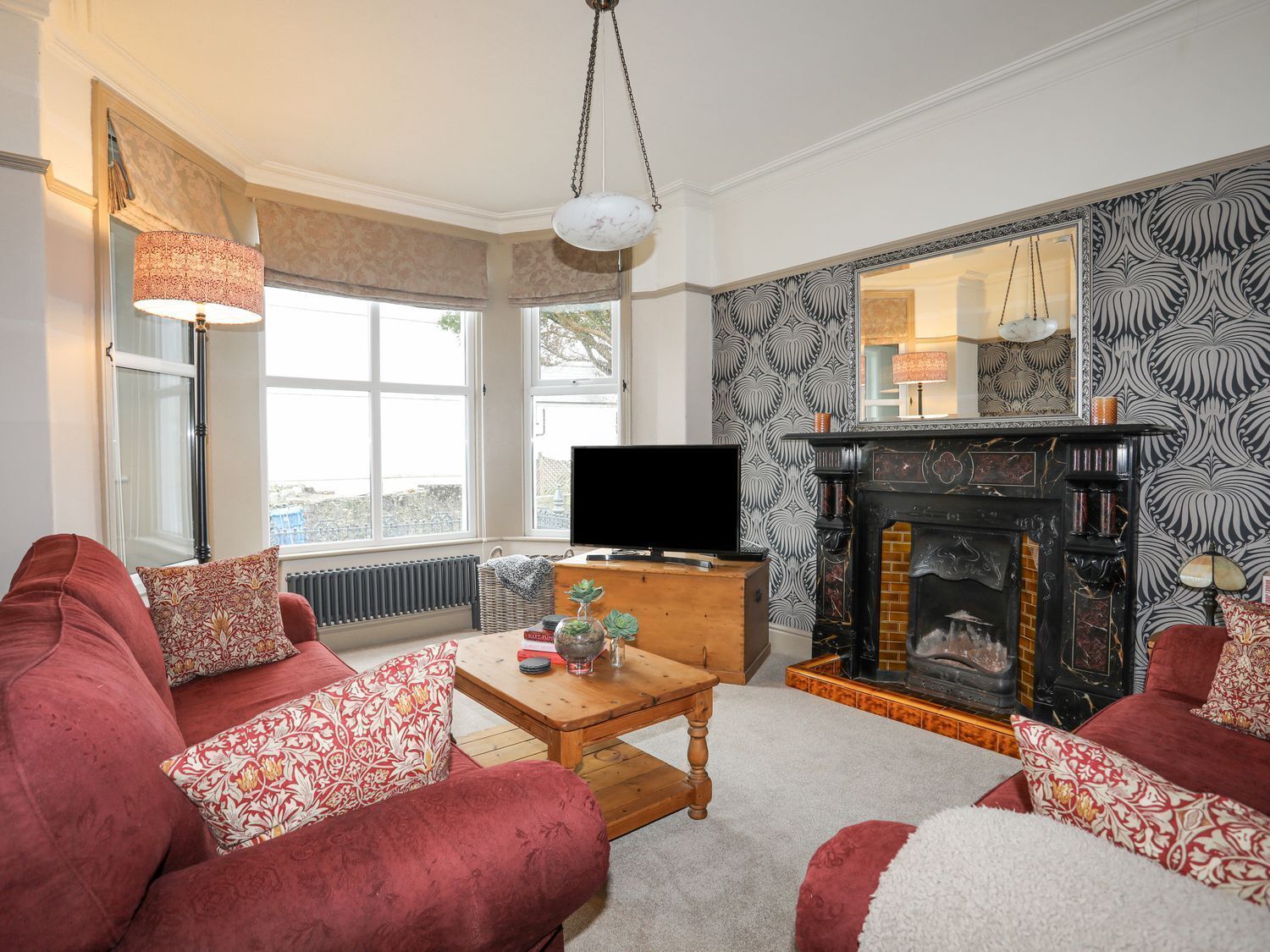 Llwyn Onn 2 Bed, Country Holiday Cottage, With A Garden In Criccieth - Criccieth