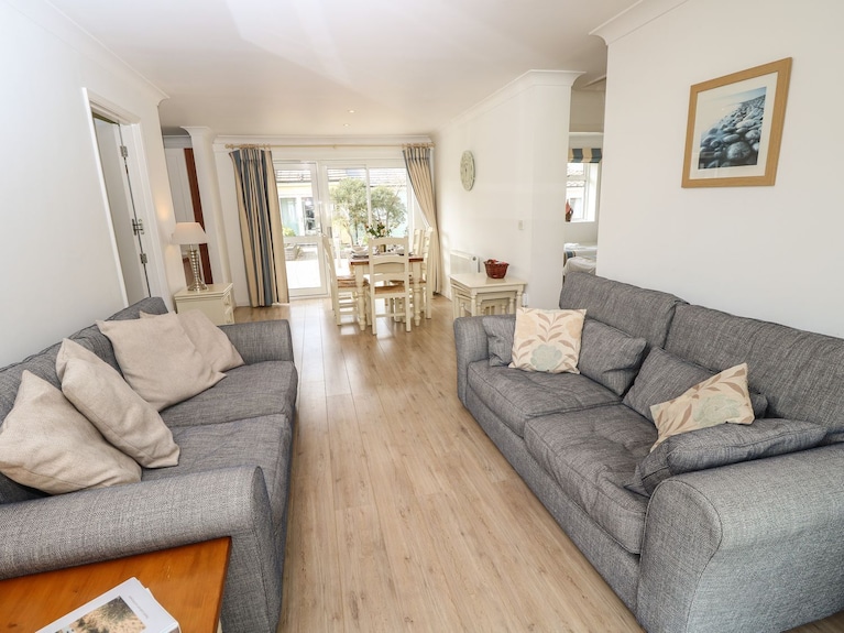 Forbes C1, Family Friendly, Country Holiday Cottage In Yarmouth - Isle of Wight