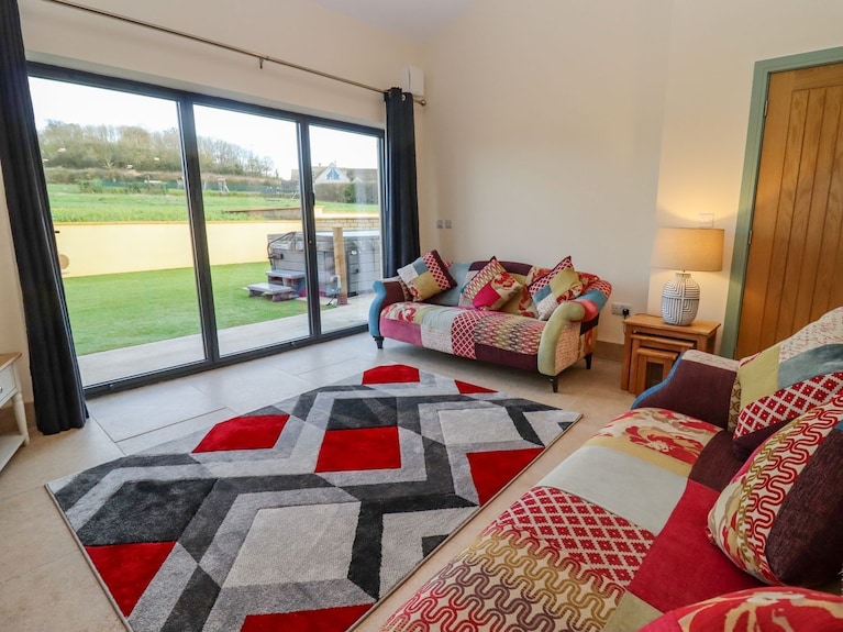 Bears Court Barn 2, Pet Friendly In Bourton-on-the-water - La Rochelle