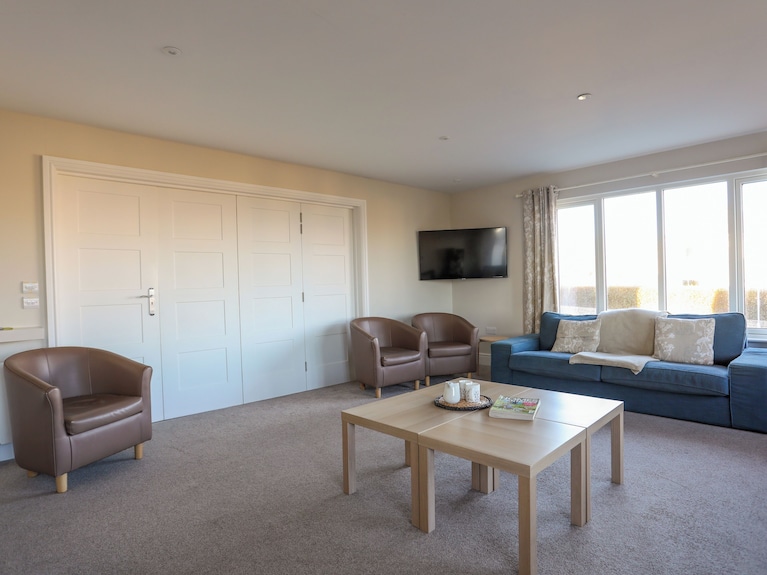 Plas Gwylan, Pet Friendly, Country Holiday Cottage In Rhosneigr - Anglesey