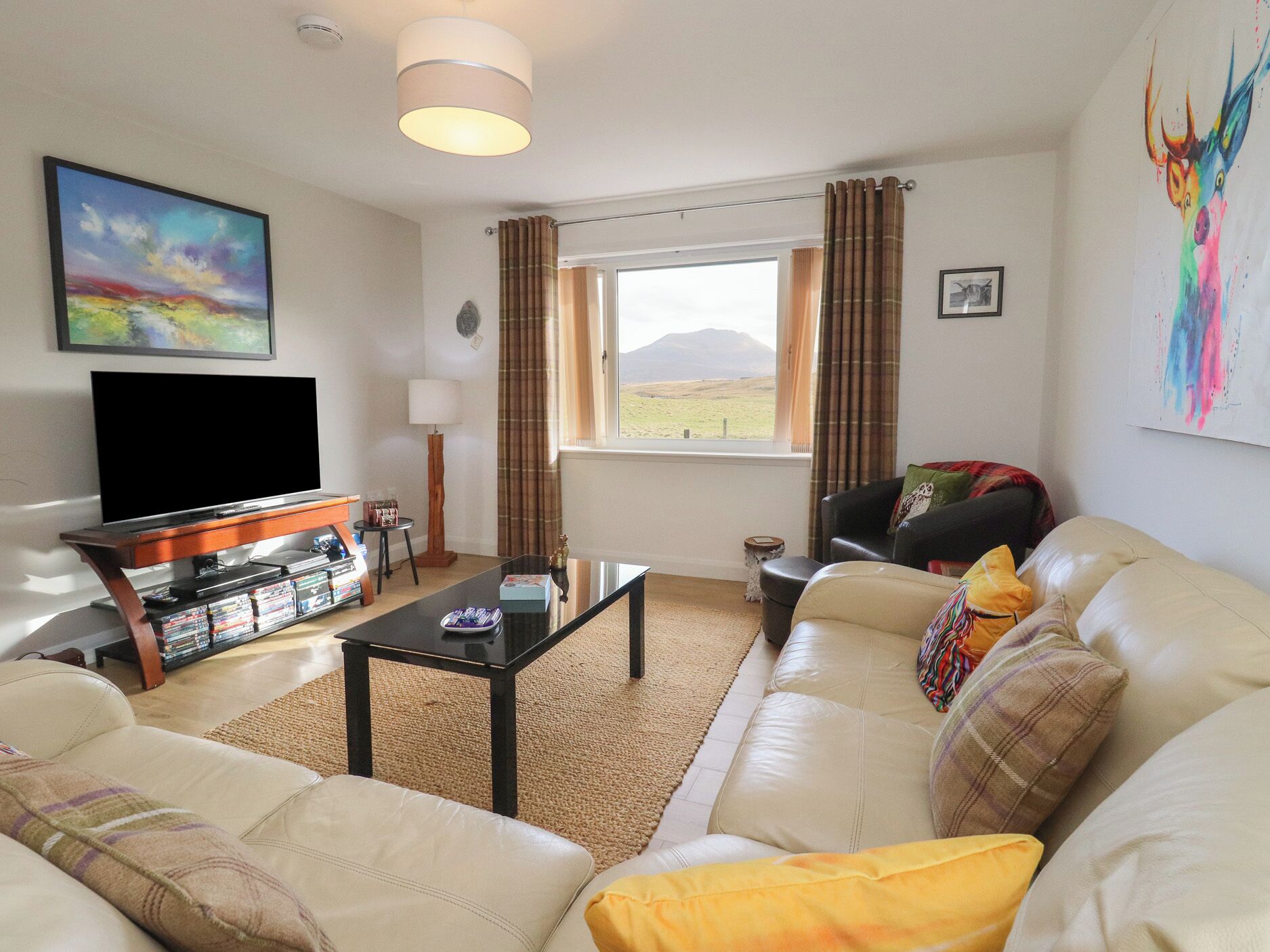 Lapwing Cottage, Pet Friendly In Daliburgh, Isle Of South Uist - South Uist
