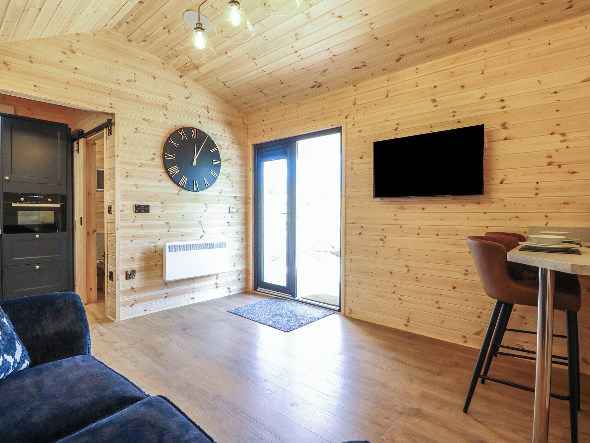 The Parlour, Romantic, With Hot Tub In Hatton, Derbyshire - Leicestershire