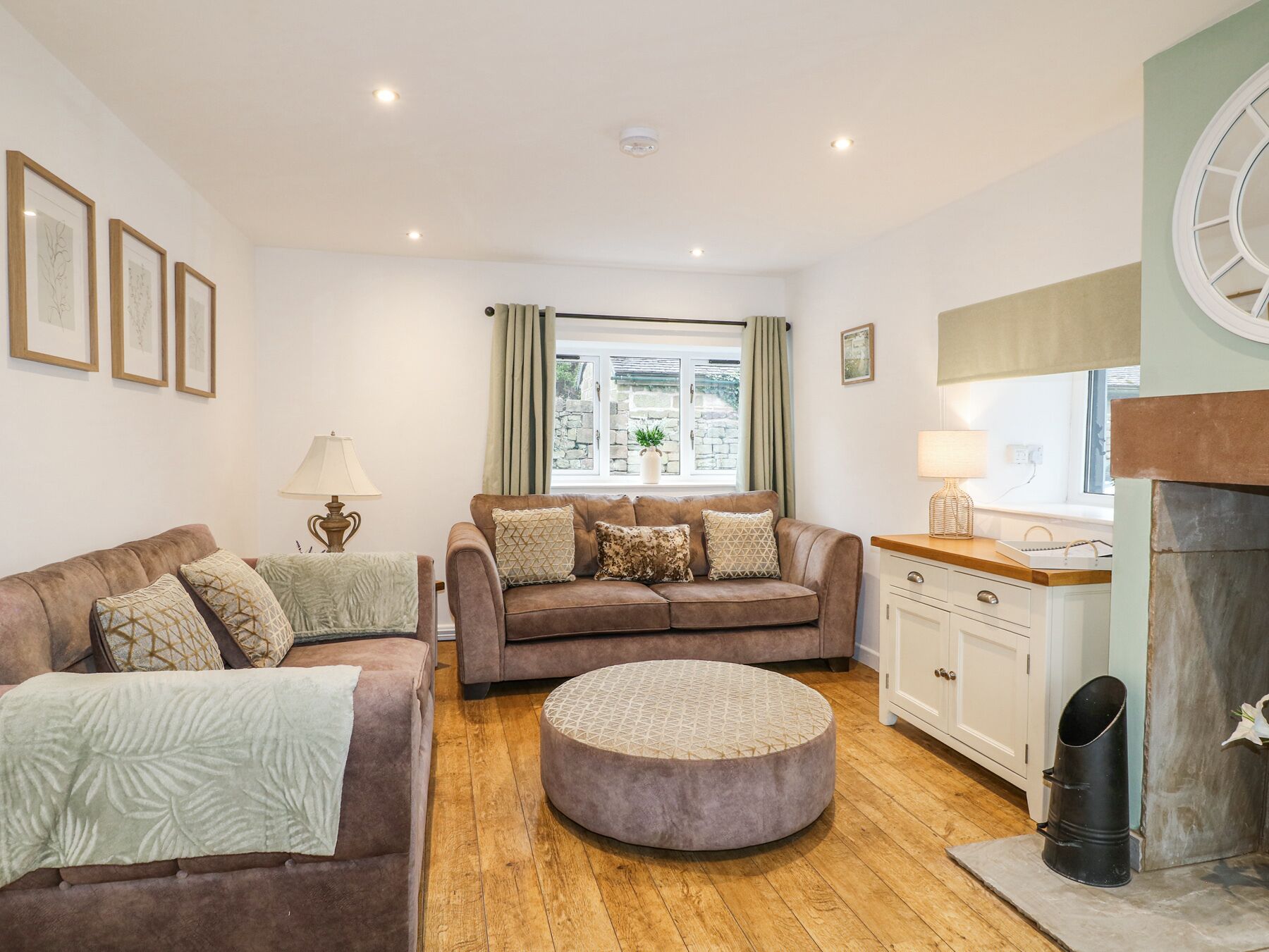 The Old Parlour, Family Friendly, Character Holiday Cottage In Alton - Alton Towers Waterpark