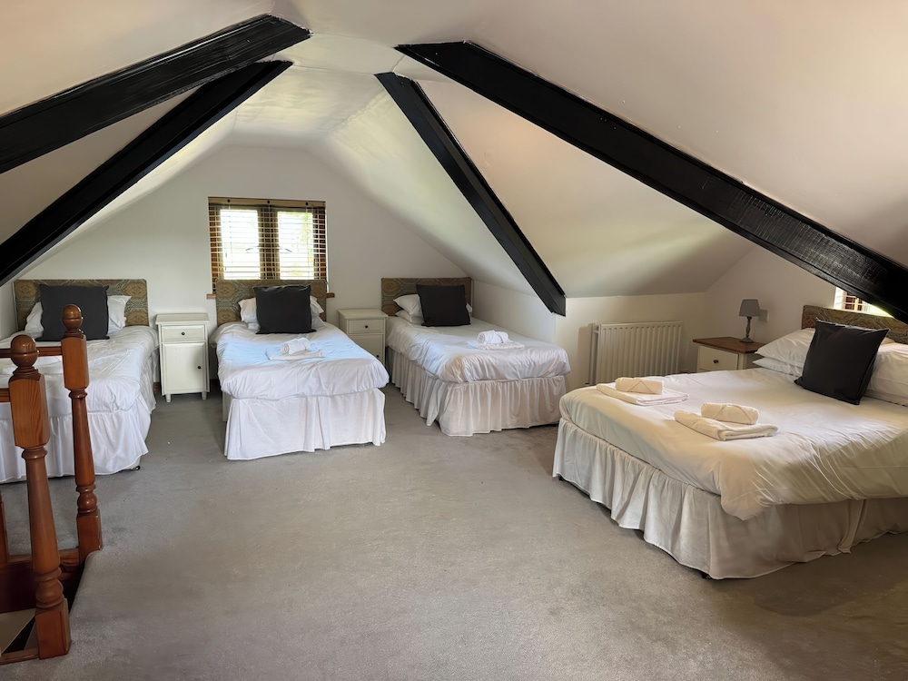 HAFOD LODGE, family friendly, luxury holiday cottage in Pontyclun ...