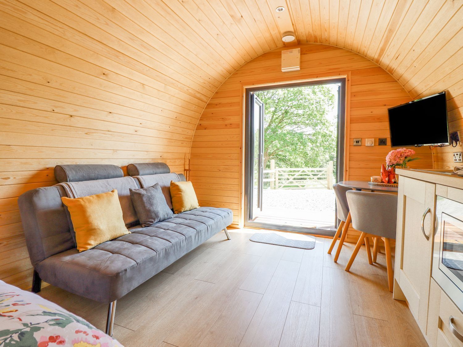 Eirlys, Pet Friendly, Character Holiday Cottage In Dolgellau - North Wales