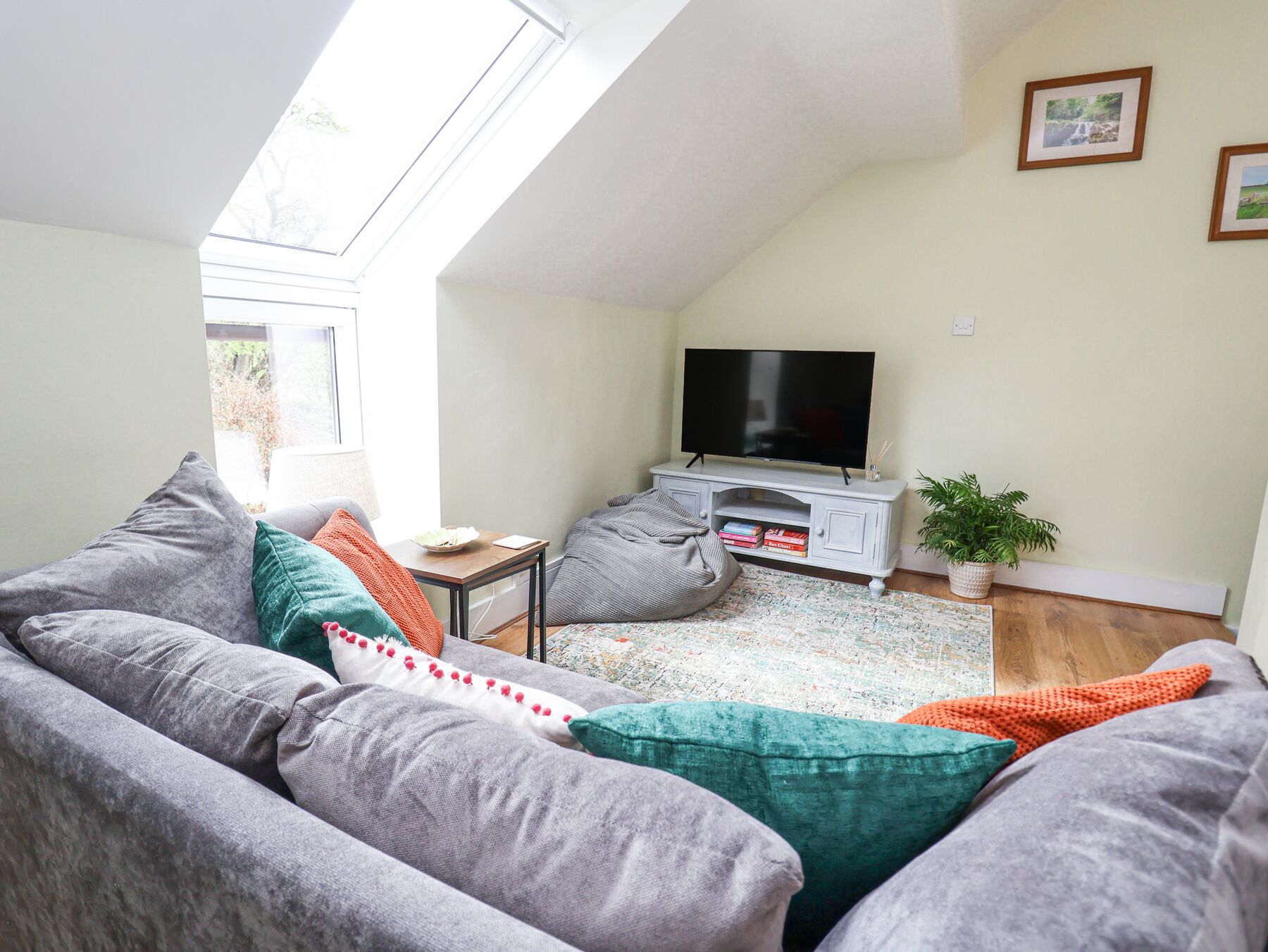 Cuddfan At Swallow Cottage, Romantic, With A Garden In Coedpoeth - North Wales