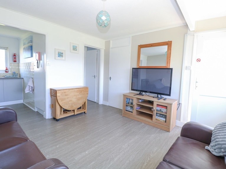 Chalet 37, Pet Friendly, Country Holiday Cottage In Hemsby - Hemsby