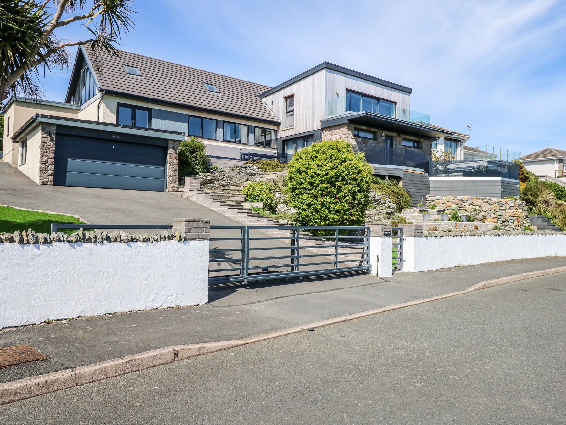 Seaddler, Pet Friendly, With Hot Tub In Trearddur Bay - Trearddur Bay