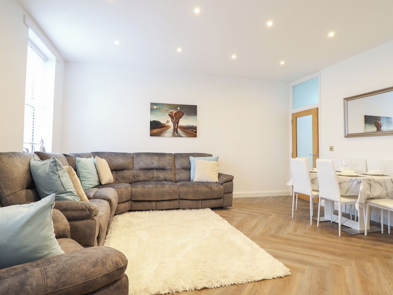 Gwydyr Bach 1, Pet Friendly, Luxury Holiday Cottage In Llanrwst - Snowdonia