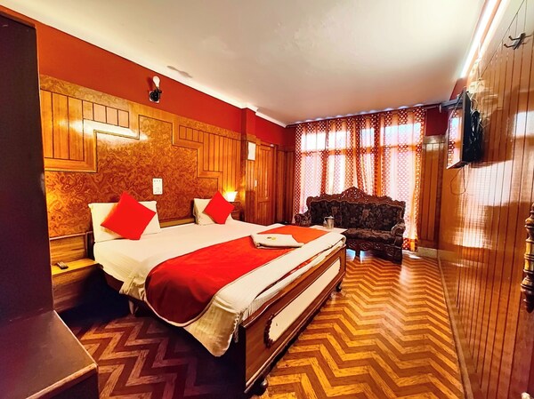 Hotel Deluxe Ankur Lake View Nainital - Nainital