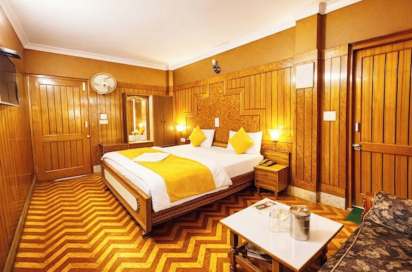 Hotel Deluxe Ankur Lake View Mall Road Nainital Near Naina Devi Temple - Nainital