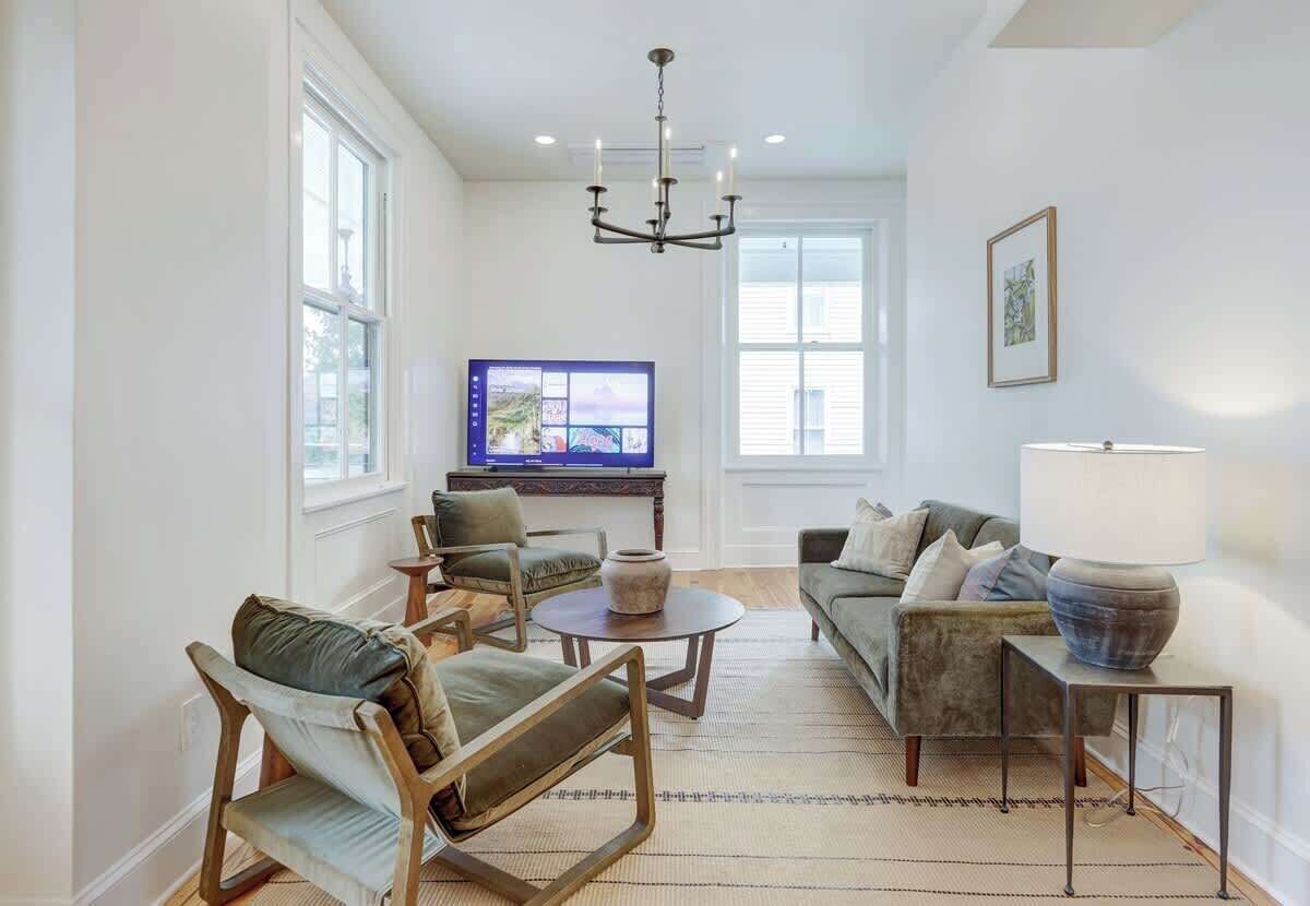 Historic Downtown Boutique Hotel With King Bed - シャーロッツビル, VA