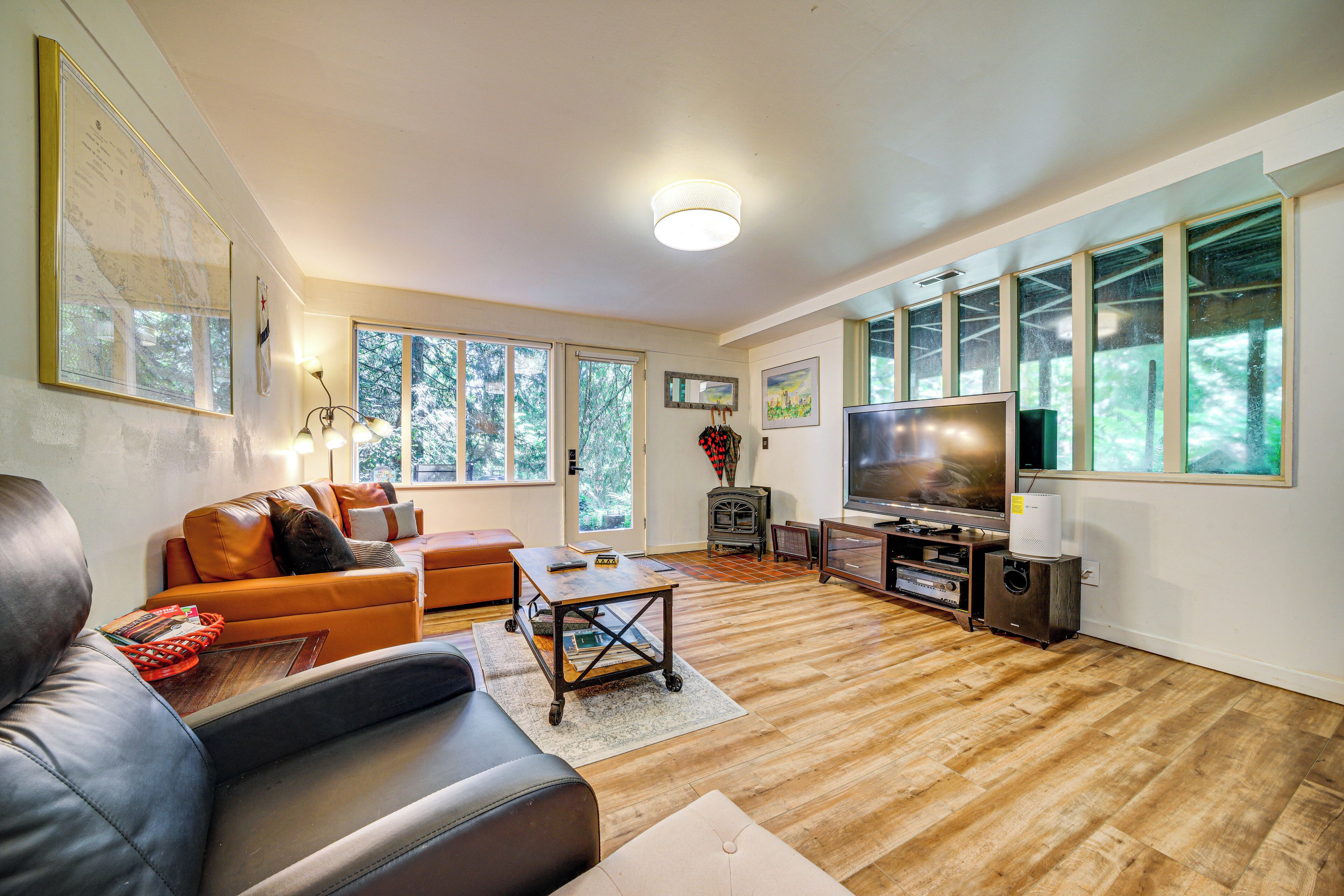 8 Mi To Dtwn Seattle: Pet-friendly Apt W/ Hot Tub - Seattle, WA