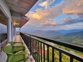 Quarto superior, sacada, vista para a montanha | Sacada