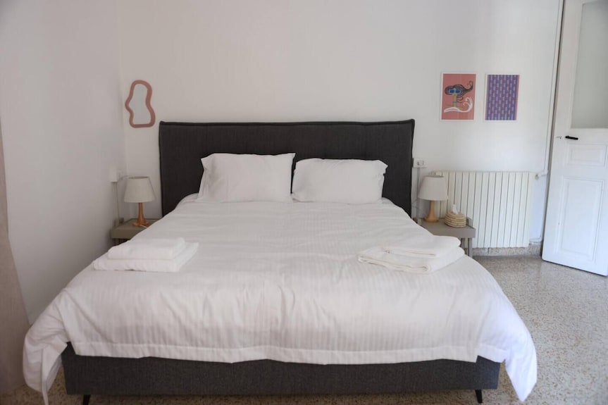 Spacious Authentic 3-bedroom Apartment In Ashrafieh With Sunny Terrace - Beirut