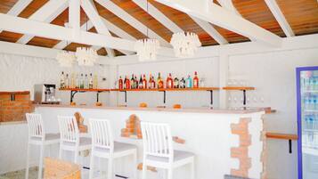 Bar à beira da piscina