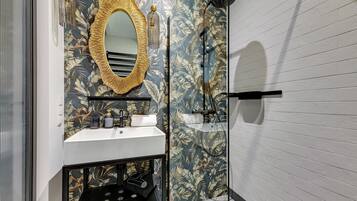 Apartamento, varanda | Casa de banho