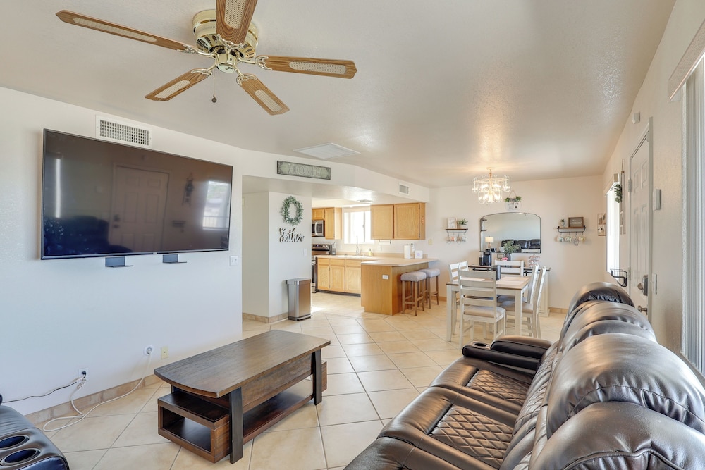 Pool Access & Mtn Views: Lake Havasu City Condo! - Lake Havasu City, AZ