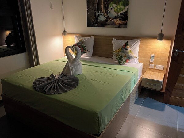 シェ ロナ - セーシェル