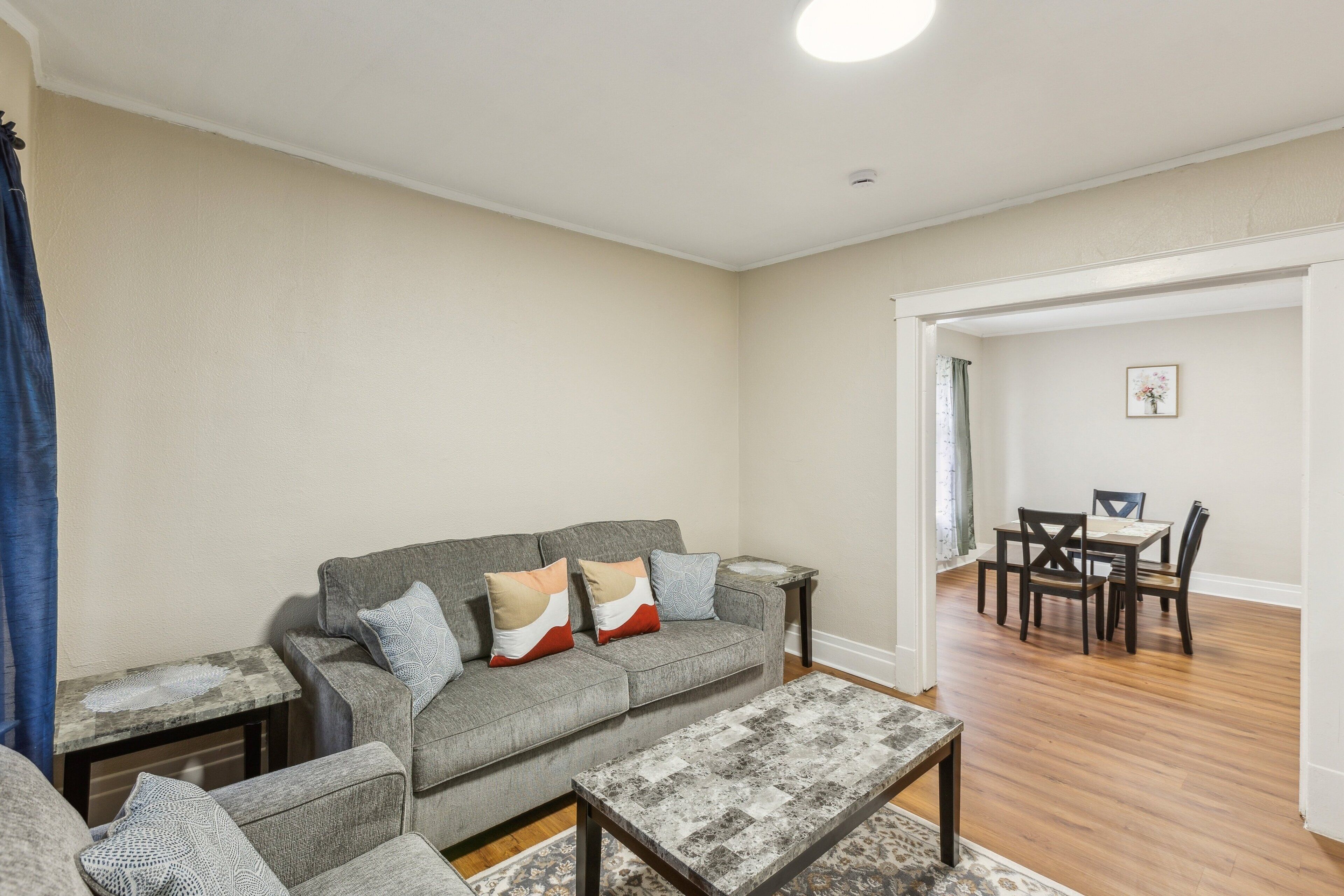 New! Cozy Upper Flat Minutes From Niagara Falls - Niagara Falls