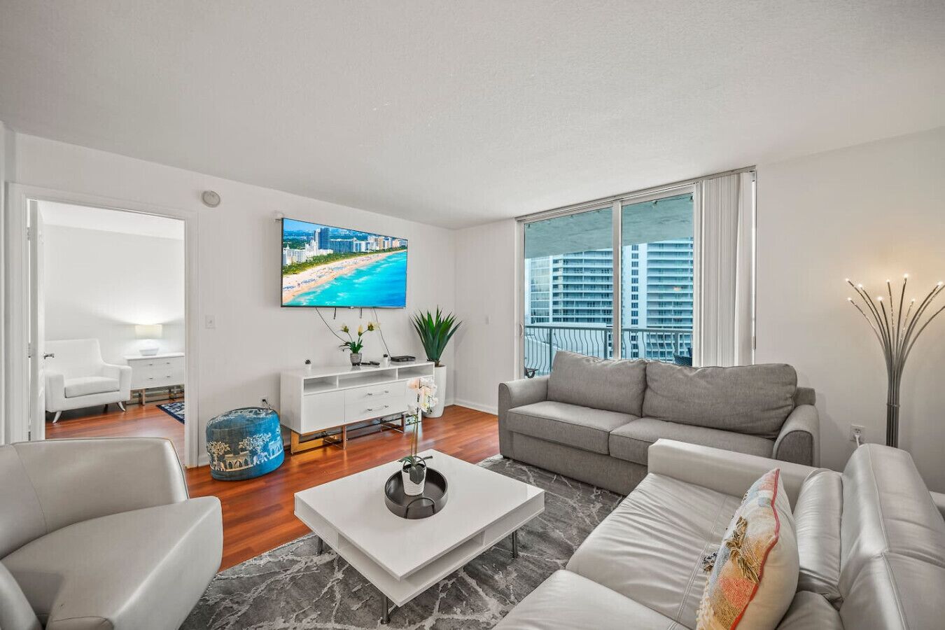 Skyline & Bay Glimpse 1br Brickell Retreat - Miami, FL
