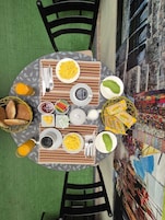 Café da manhã inglês grátis todos os dias