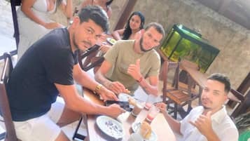 Café da manhã feito na hora grátis todos os dias