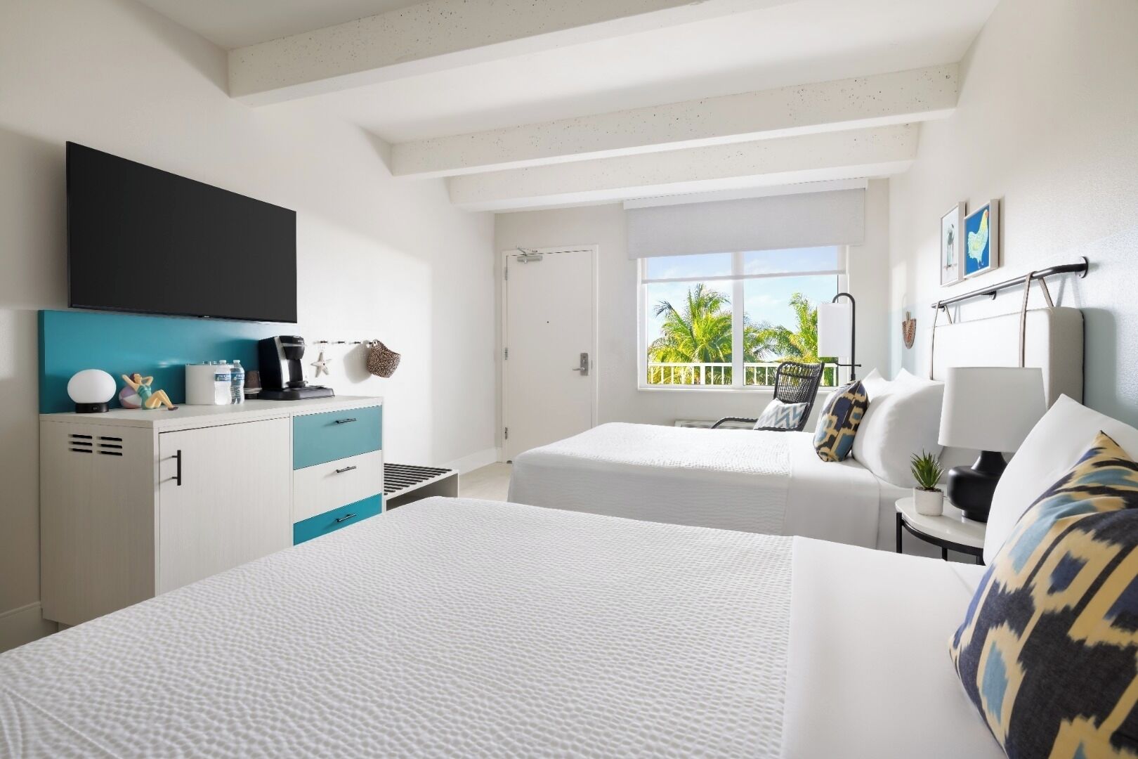 Blue Flamingo Resort L 4 Rooms, Pool, Cabanas, Karaoke & Old Town Shuttle - Key West, FL