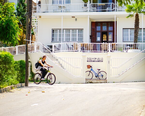 Palm Villa - İstanbul