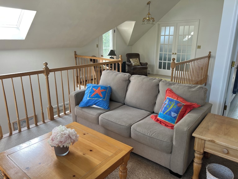 Charming 2 Bedroom, 2 Bath, Coastal Carriage House In Marblehead - Salem, MA