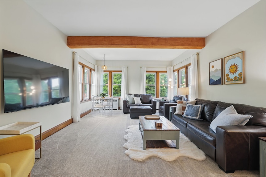 The "Minne" Castle~pool~hot Tub~bar~sauna~arcade! - The Grove, Inver Grove Heights