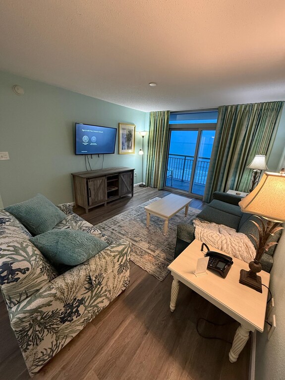 Beachfront, Spacious 4-bedroom Condo With Wifi, Ac In Phenomenal Myrtle Beach - Myrtle Beach