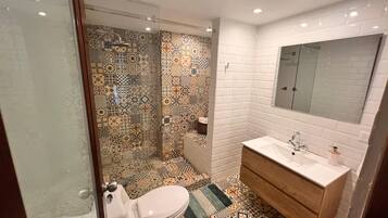 Apartamento, 1 quarto, Vista para a cidade | Casa de banho