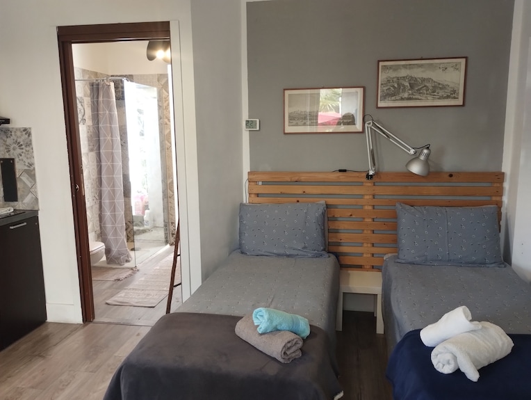 Studio Apartment With Patio, Minutes From The Airport And Downtown Bergamo. - Bérgamo