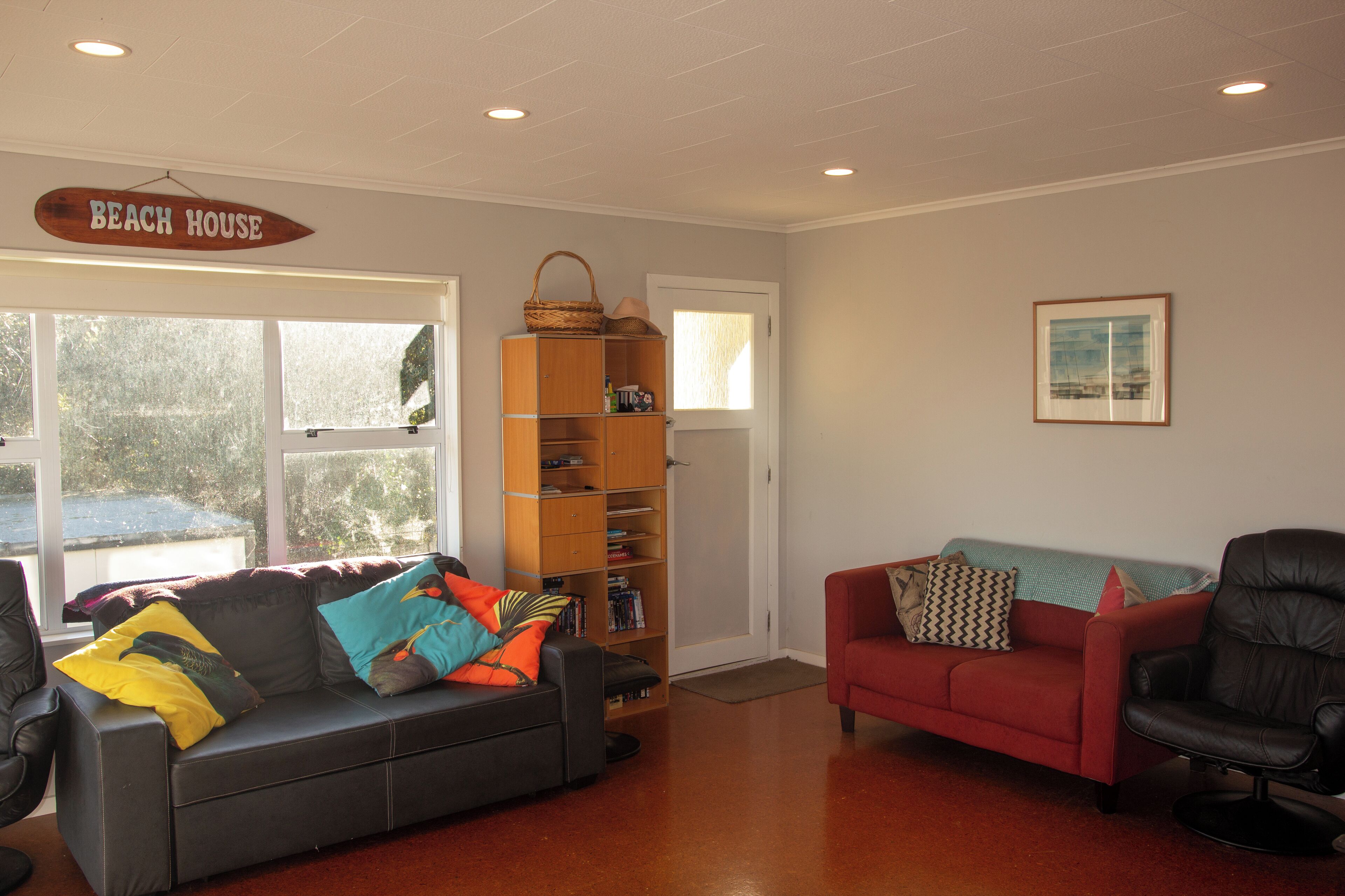 Family Friendly Bach  Relax On The Deck And Soak In The Ocean Views - New Zealand