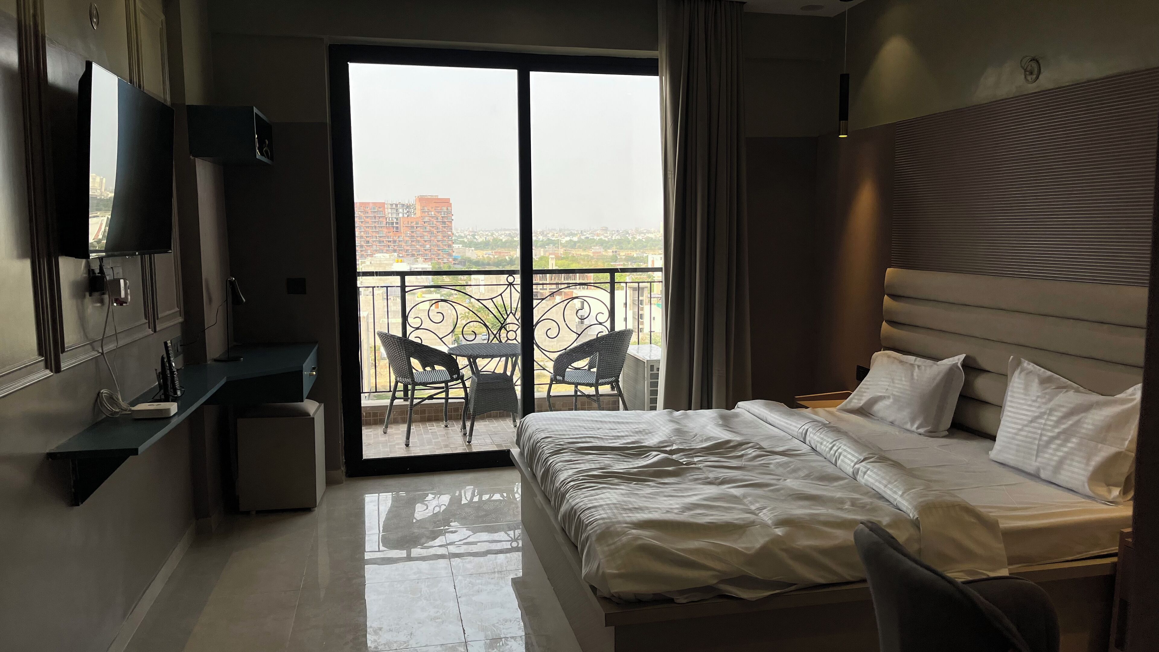 The Elite Luxe;escape To Our Elegant Hotel Room In Lucknow. - Lucknow