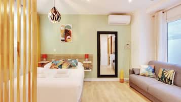 Apartamento | Espaço de trabalho para notebook, ferros/tábuas de passar roupa