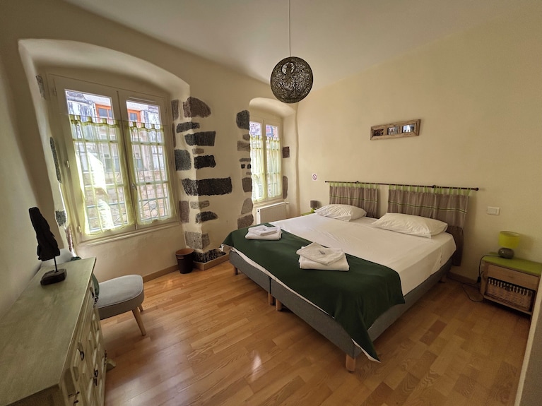 Maison Médiévale De Charme Au Cœur De Brioude Jusquà 14 Personnes - Haute-Loire