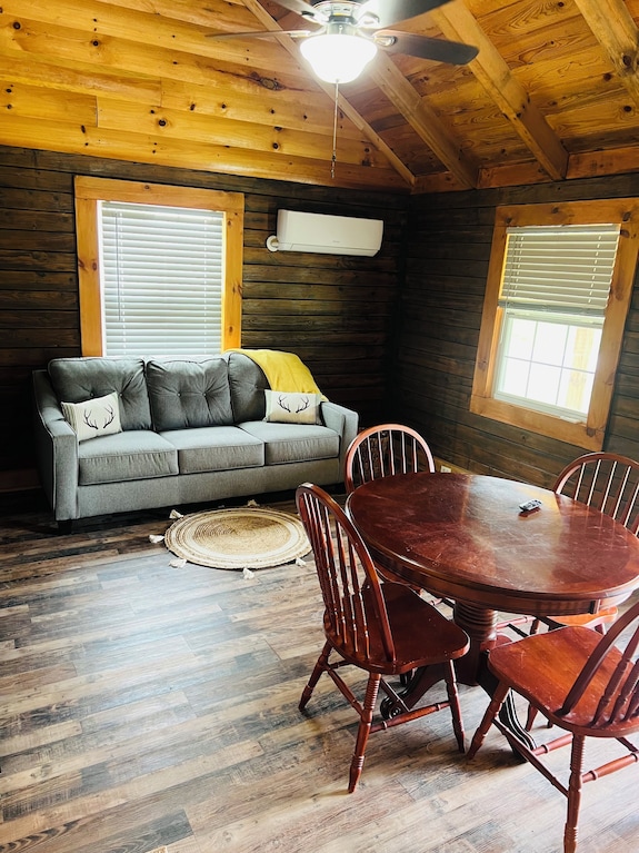 Cozy Cabin In Rrg Hot Tub Fireplace Pet Friendly - Kentucky