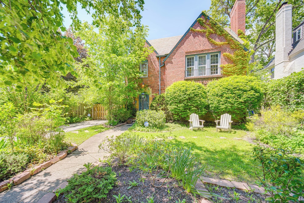 9 Mi To Cleveland: Home Near Hospitals & Colleges - Cleveland, OH