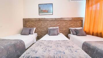 Cofres nos quartos, ferros/tábuas de passar roupa, Wi-Fi de cortesia