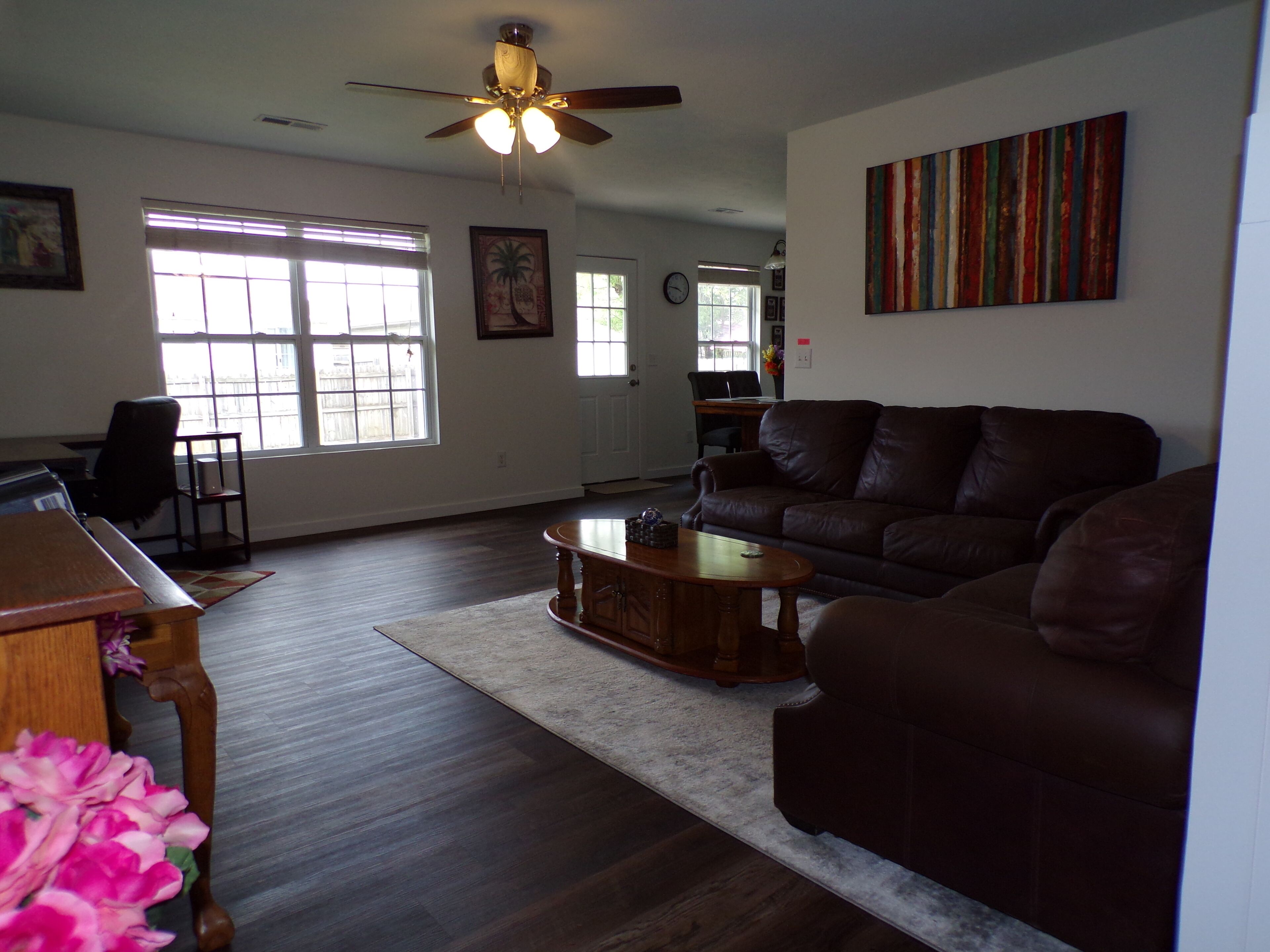 Spacious 4-bedroom House/ Wi-fi & Work Space/garage/fenced Yard - Springfield, MO